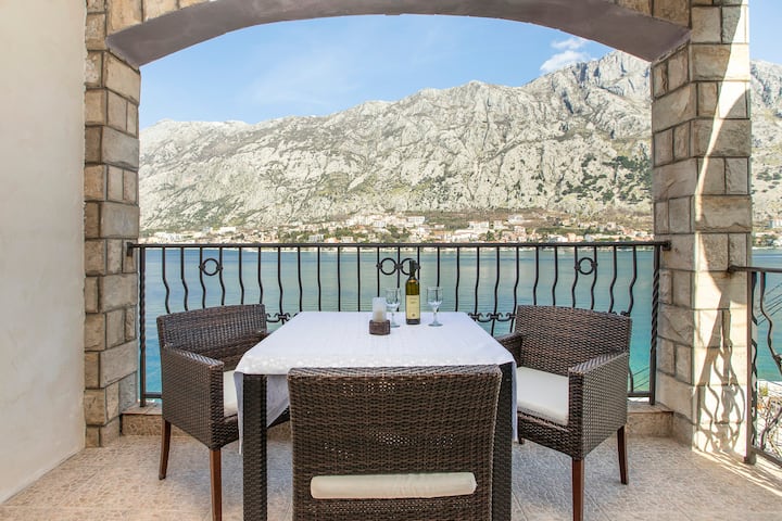 Sea View Studio Apartment ❤ Next To The Sea ❤ - Kotor