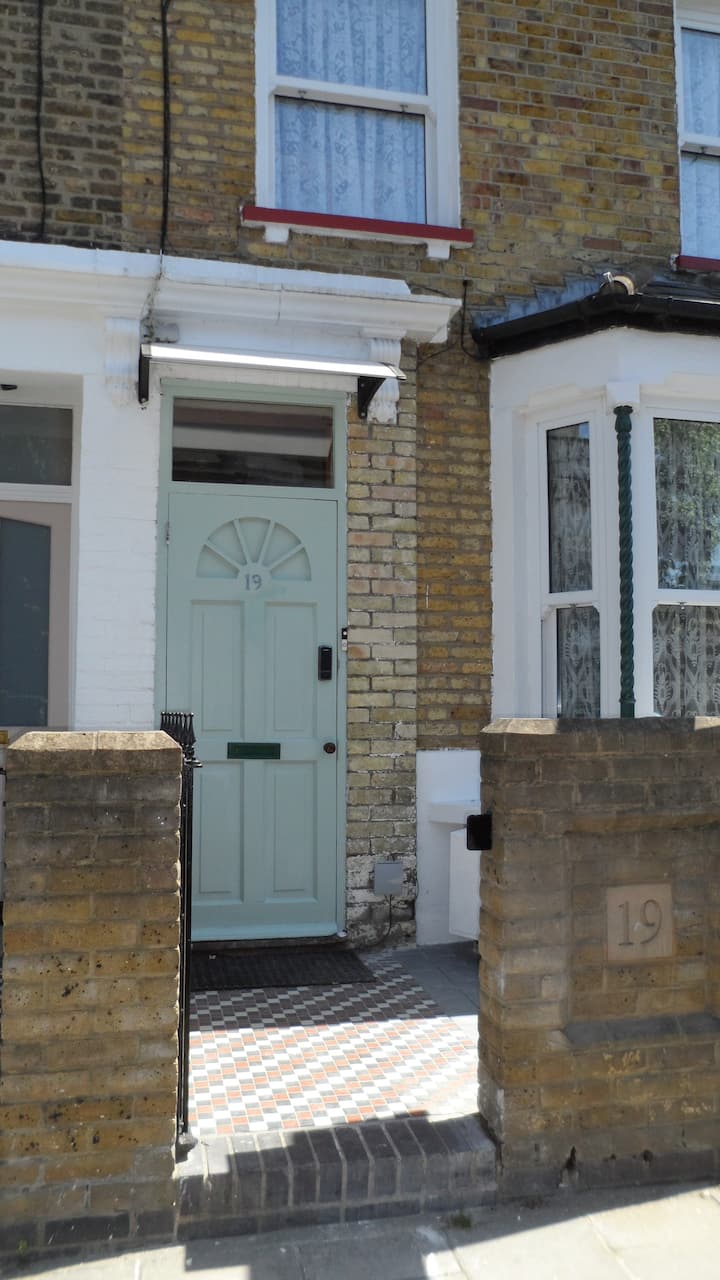 Centrally Located 4 Bedroom House - Greenwich