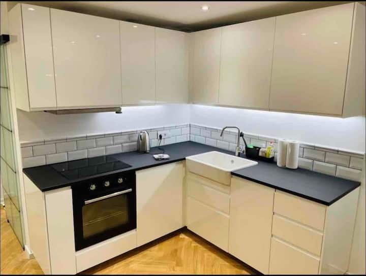 #102 Zentrales Apartment Mit Balkon - Cologne