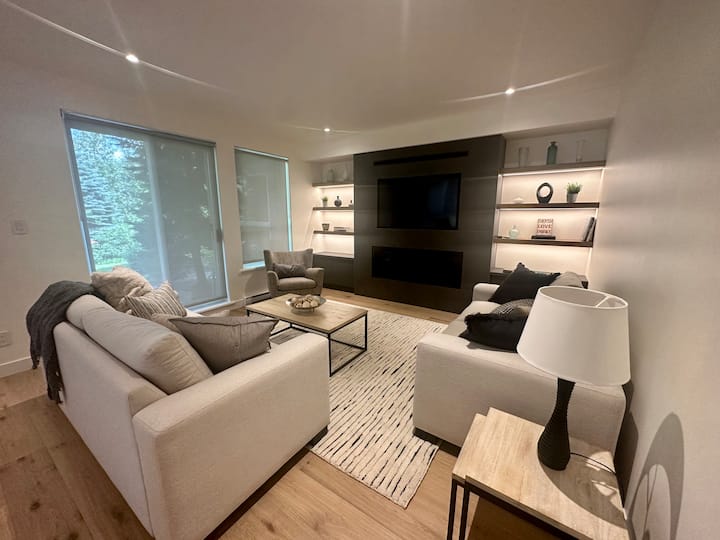 2 Bd/bath On Fairmont 1st Fairway! Walk To Gondola - Whistler