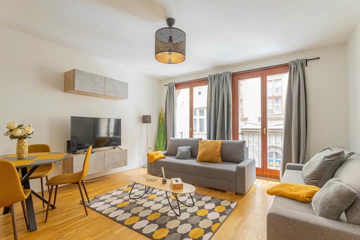 Yello Design Flat In The Mid Of Budapest A/c - Boedapest