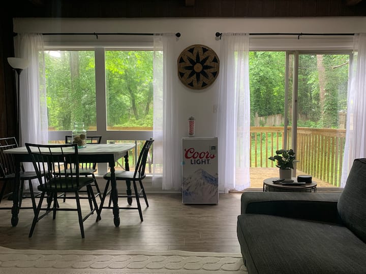Secluded Cozy Hidden Cottage - Snellville, GA