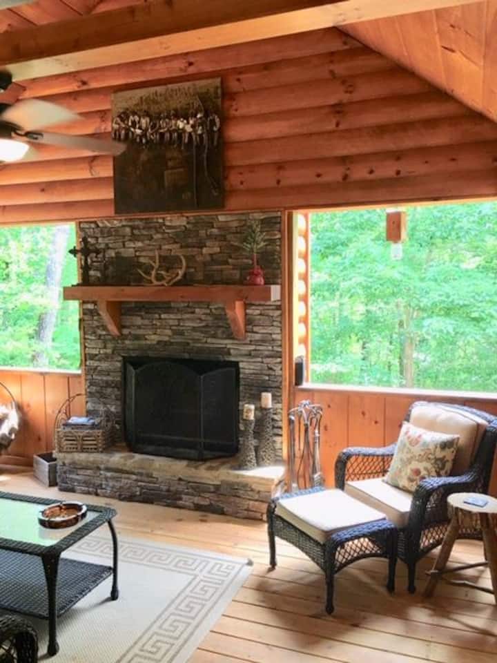 Cozy Cabin In Ellijay: 2br, Hot-tub, Pet Friendly - Ellijay