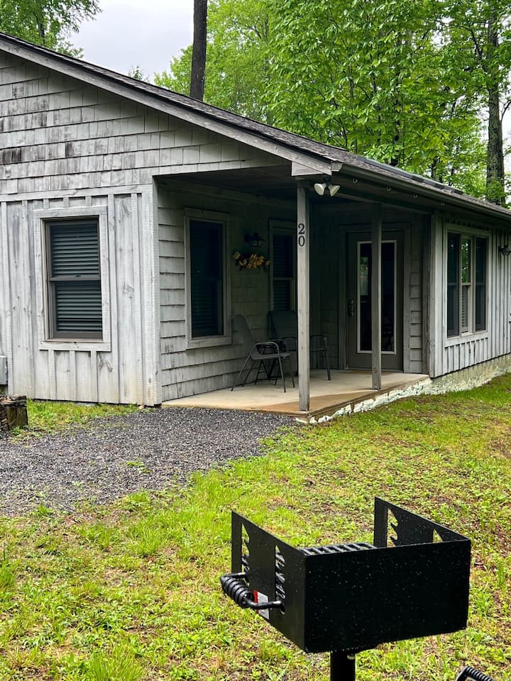 Secluded Mountain Cabin @ ~4800 Ft Elevation Near Ski Area - Maggie Valley, NC