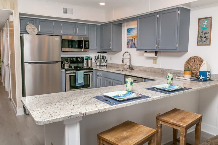 Spectacular Midtown Condo. Foozball! Linens Provided!! - Ocean City