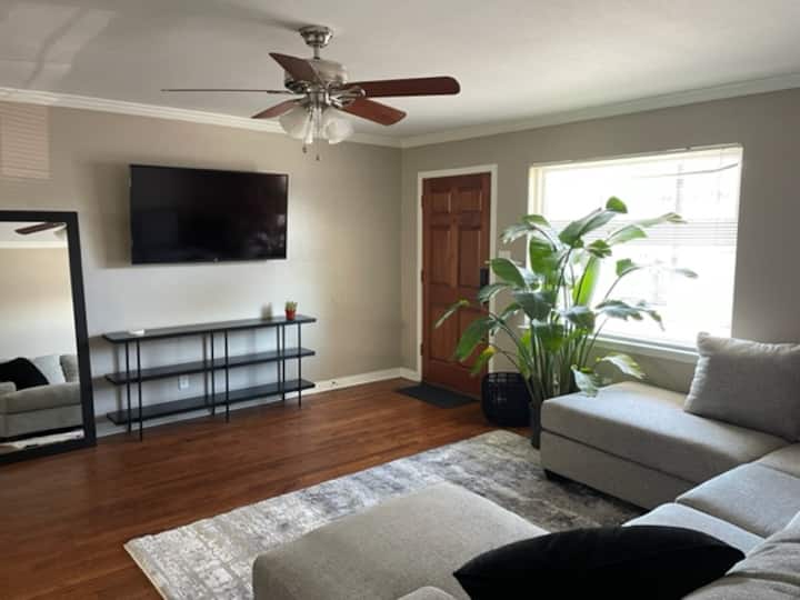 Crawling Distance To Eateries & Entertainment - Second Ward - Houston