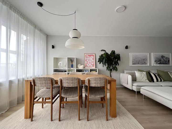 Bright Central Apartment W/ Large Kitchen - Reykjavik