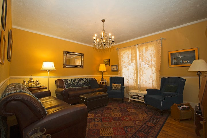 The Old West, Quaint Antique Room With Queen Bed - Chama, NM
