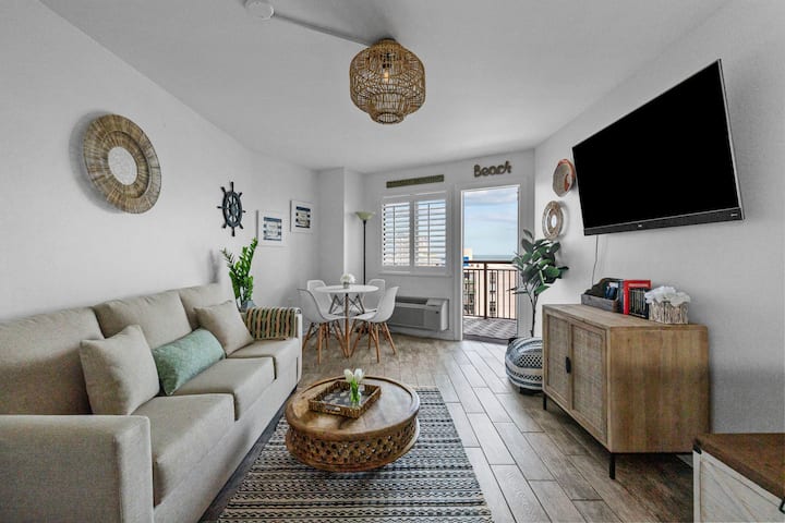 Cozy-chic Oceanfront Condo With Spectacular Views - Myrtle Beach, SC