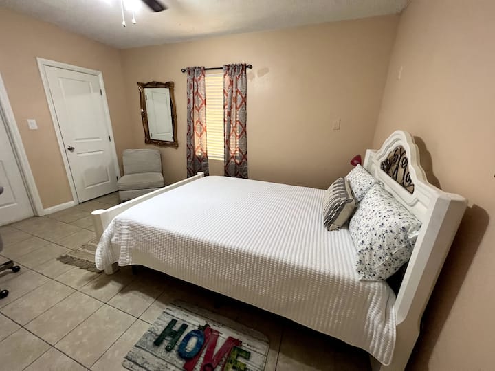 Quaint 1 Bedroom Suite In The Heart Of Las Vegas! - Las Vegas, NV