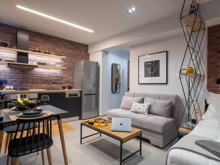1' To The Center ~ 2nd Floor Suite - Heraklion