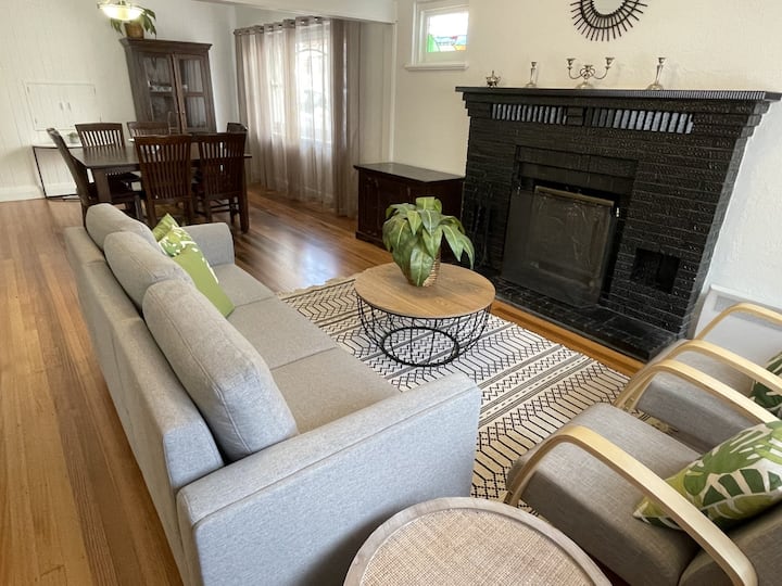 Heritage Charm In The Heart Of Bentleigh - Melbourne