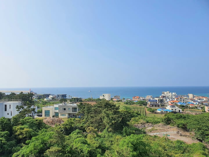 확트인 바다뷰 애월의 신축아파트 방3 화2 여유있고 평화로운 한달살이 - Jeju-si