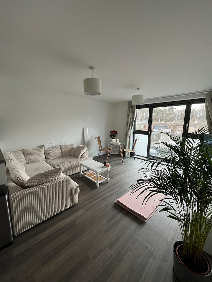Room In Cosy, Modern Flat With En-suite - Maidenhead