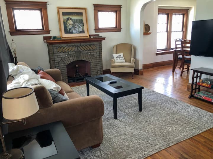 Contemporary Craftsman By The Niagara River Usa - Niagara Falls