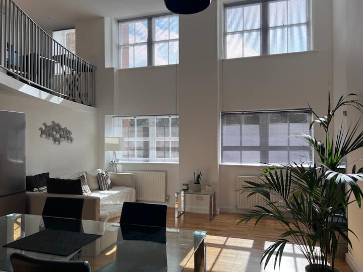 Buzzing Brixton's Coolest Apartment - London, UK