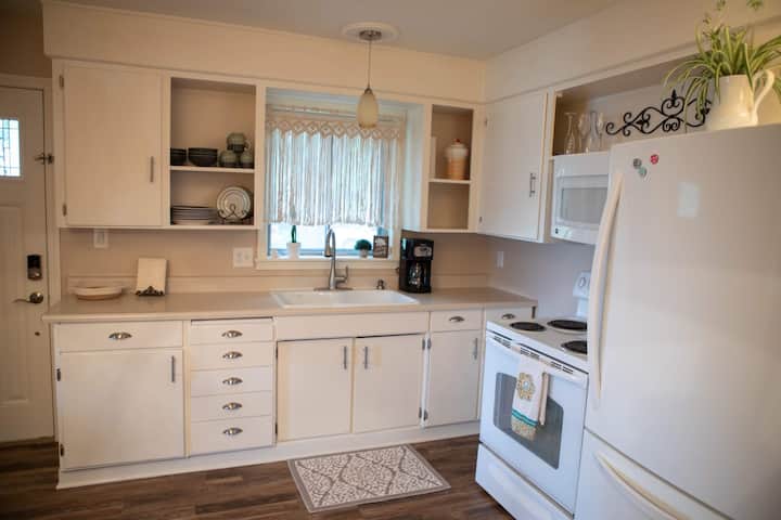 Welcome To Aunt Bea’s Cozy Cottage - The Kansas City Renaissance Festival