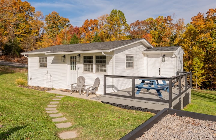 Tranquil Retreat - Conveniently Located - Blacksburg