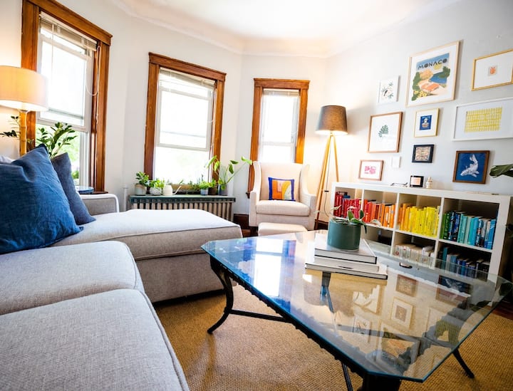 Sunny 2-bedroom Apt W/ 2 Car Parking & Pvt Deck - Melrose, MA