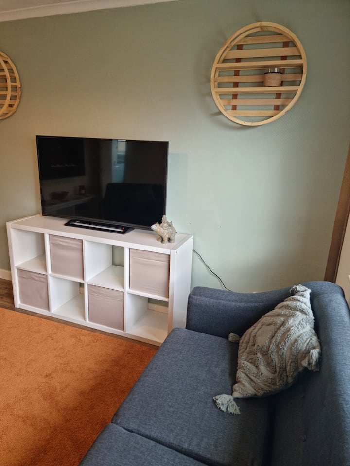 Lovely 2 Bedroom Serviced Apartment With Parking - Sherwood Forest