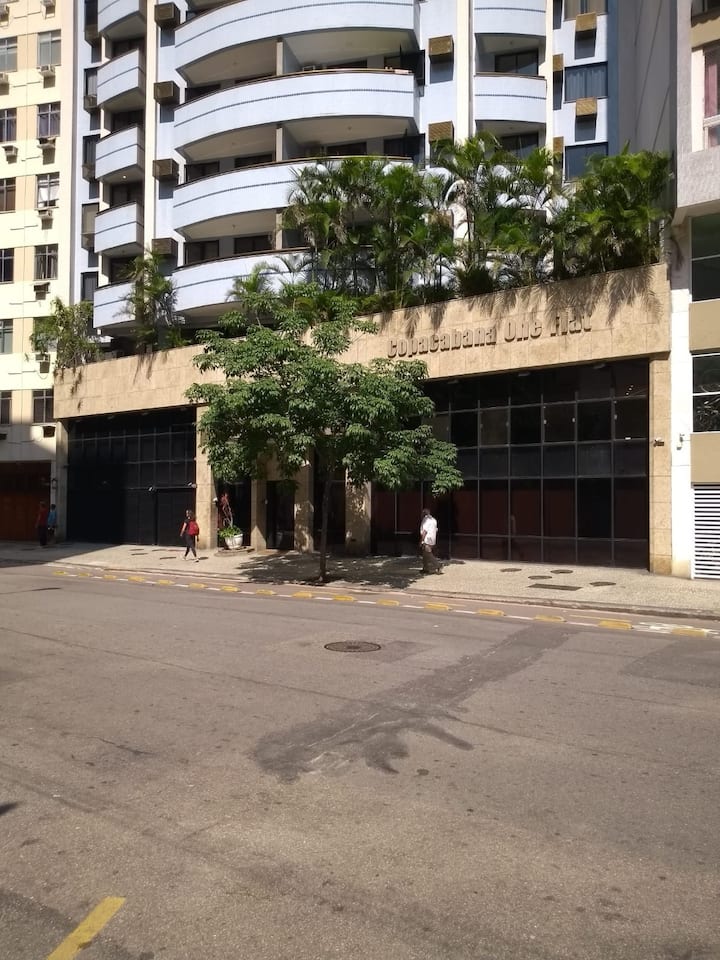 Flat Encantador Com Piscina Em Copacabana. - Rio de Janeiro