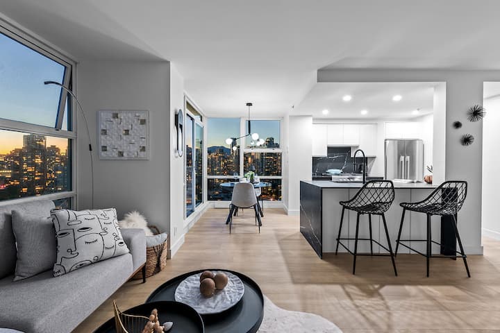 Marinaside 1bd + Office Water View Condo - Vancouver