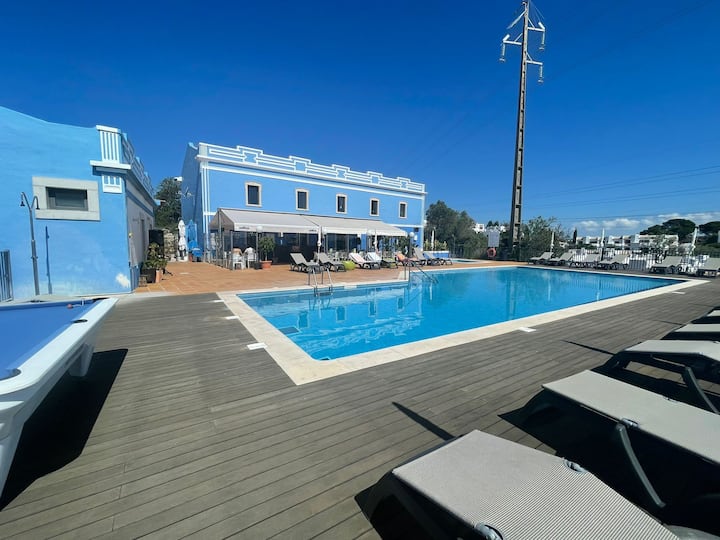 Lovely 2 Bedroom Home In A Resort In Albufeira - Albufeira