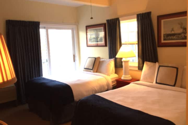 Grand Comfort Suite 104 – Two Double Beds Retreat - Ogunquit, ME