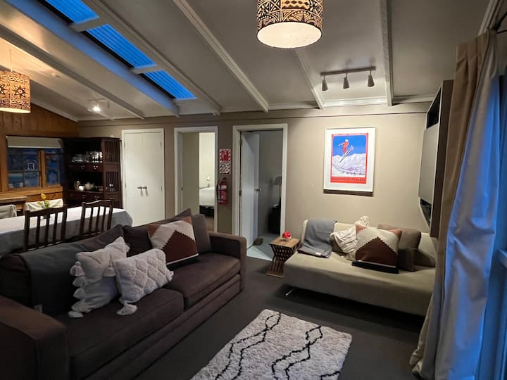 Classic Palm Beach Bach - Waiheke Island