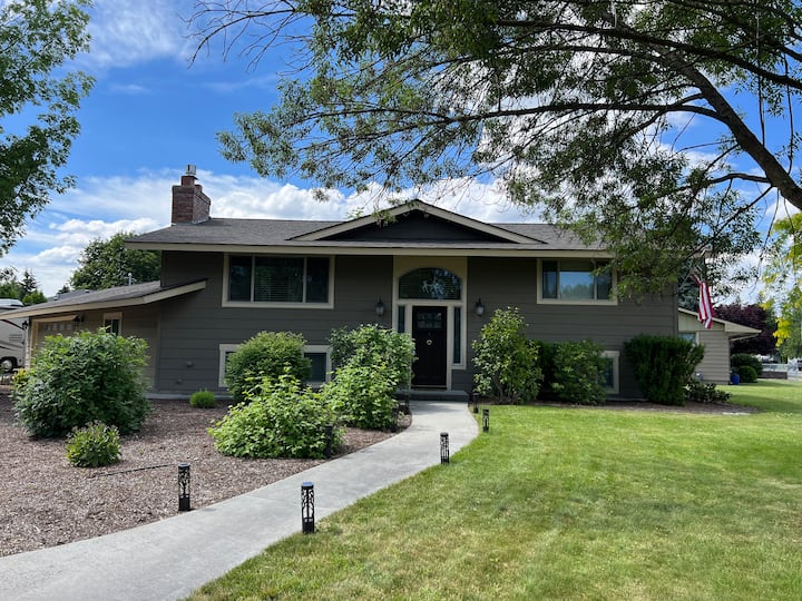 Spacious 3-bedroom Home Close To Downtown - Coeur d'Alene, ID