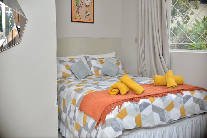 Cosy 2-bed Holiday Cottage With Pool - Harare
