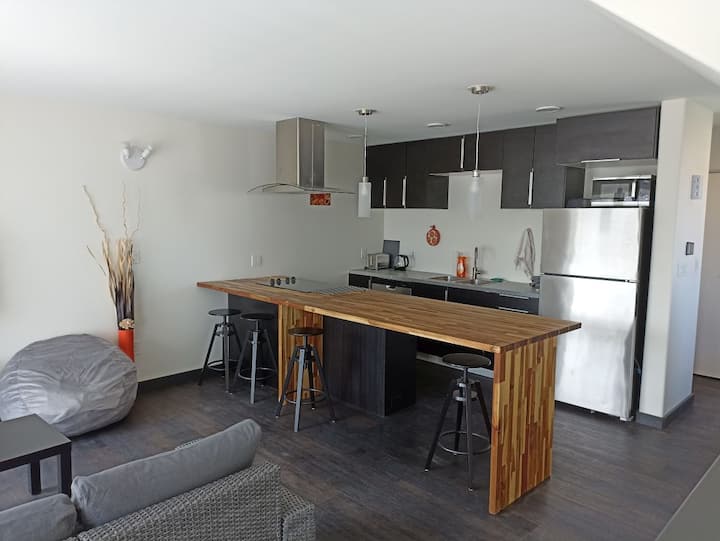 Cheerful 3-bedroom 2-bathroom Home Near Center. - Winnipeg