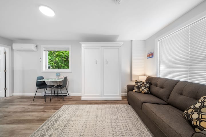 Cozy, Self Contained Bachelor Unit With Laundry! - Parry Sound