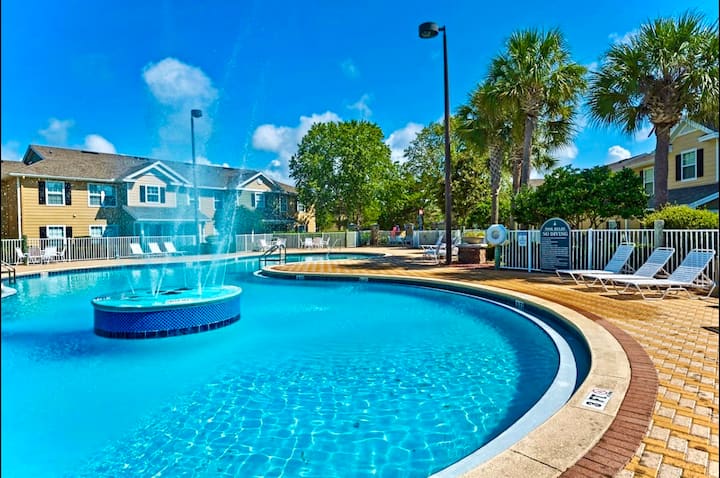 7 Bed Premier Location With Giant Pool - Panama City Beach, FL
