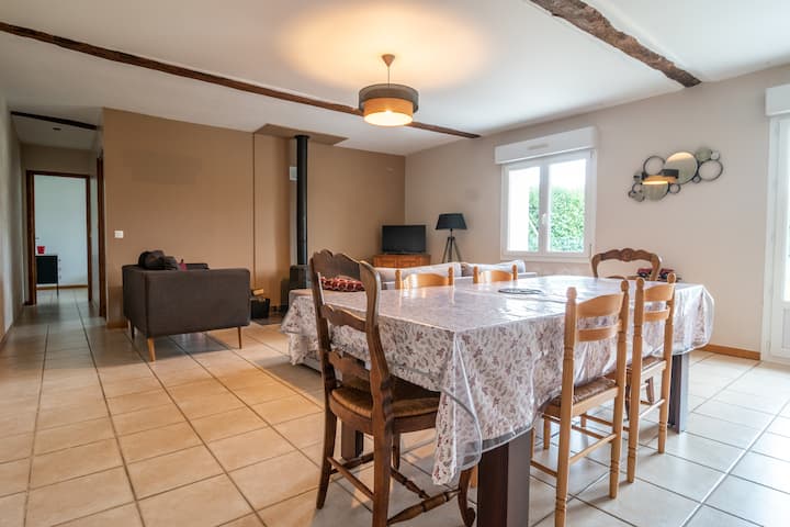 Pomme D'amour: Cottage With Heated Pool - Blay