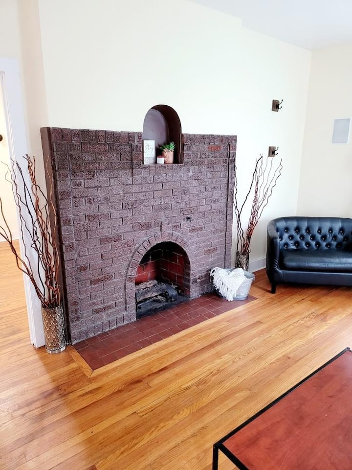 Cheerful 4-bed House - Champaign, IL