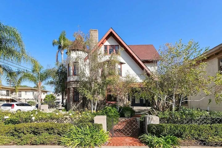 Lovely Victorian Home In The Heart Of San Diego - San Diego, CA