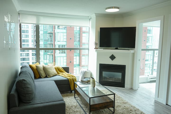 Lovely Condo In Heart Of Downtown - North Vancouver