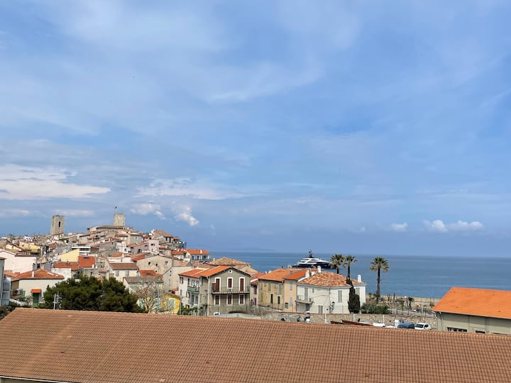 Studio Avec Vue Mer Et Sur La Vieille Antibes - Antibes