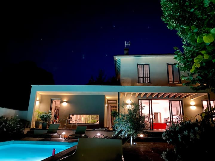 Maison De Charme Design Avec Piscine Chauffée - 