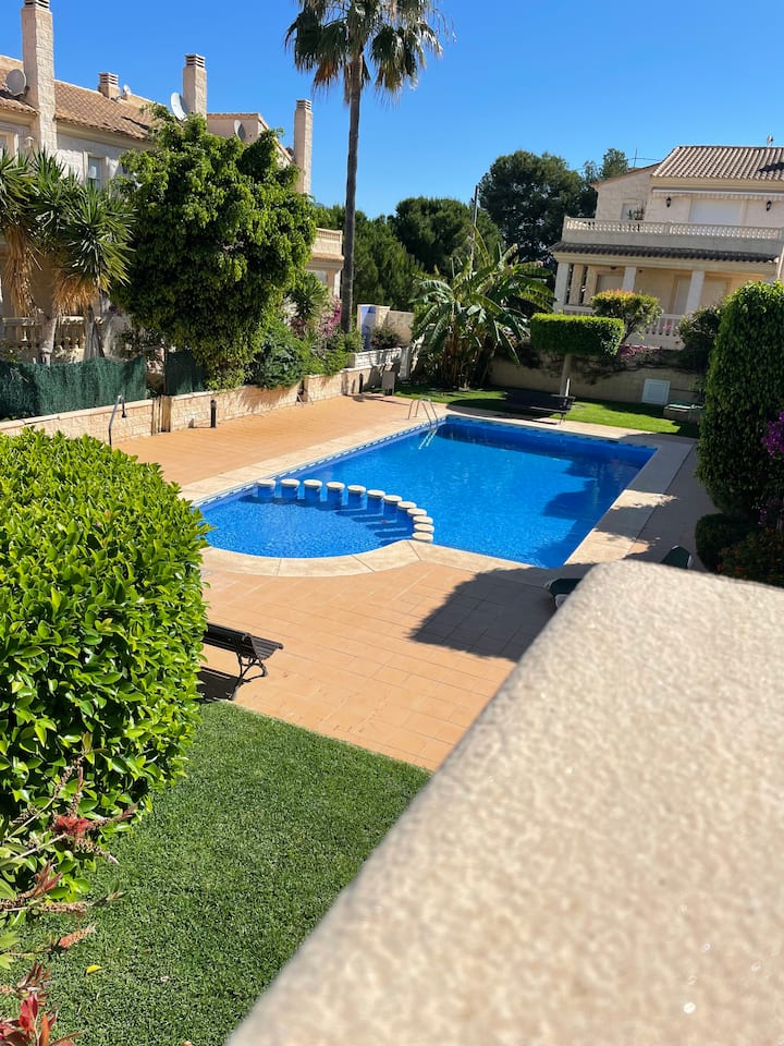 Acogedora Casa Familiar Con Piscina - Altea
