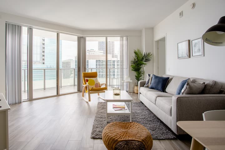 Luxury 2 Suites 2,5 Bath /Amenities Free Parking!! - Miami