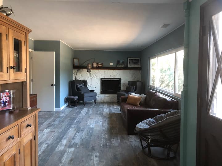 Centrally Located Room For Student Or Pro In Scv - Santa Clarita, CA
