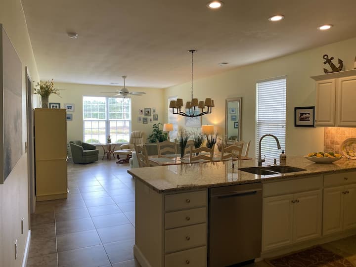 Beautiful Two Bedroom Condo 5 Miles From Beach - Sunset Beach, NC