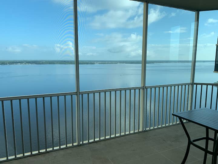 Downtown 20th Floor 2-bed Condo On River - Fort Myers