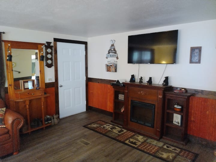 Inviting 3 Bedroom 2 Bath Cabin - Sylva, NC