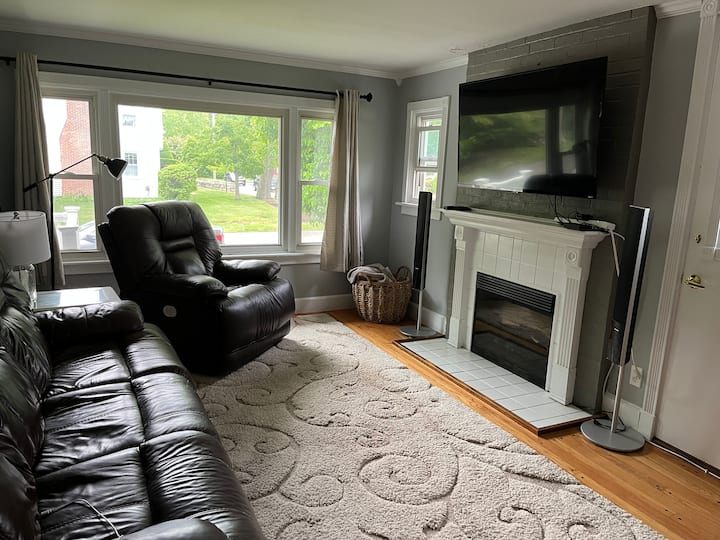 Cheerful 3-bedroom Ranch, Feels Just Like Home - Rehoboth, MA