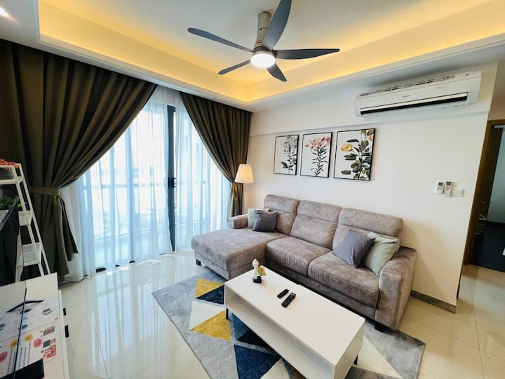 Amazing Sea View 2br Unit At R&f Princess By Anju - Woodlands