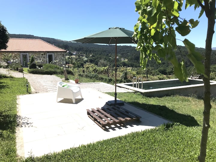 Casa Rústica Remodelada Com Vista Para A Montanha! - Paredes de Coura