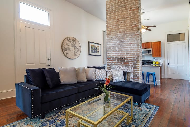 Historic 3 Bedroom Just Steps To St Charles & Cbd - Metairie, LA